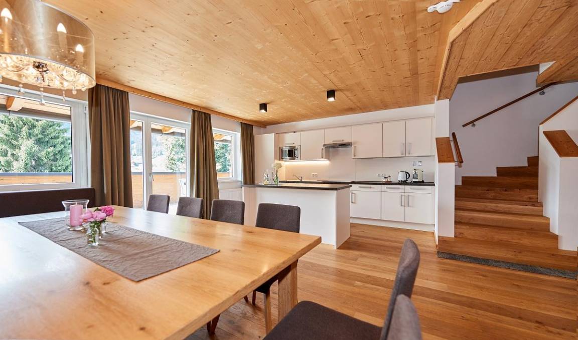 150 M² Huoneisto ∙ 5 Makuuhuonetta ∙ 15 Vierasta - Flachauwinkl
