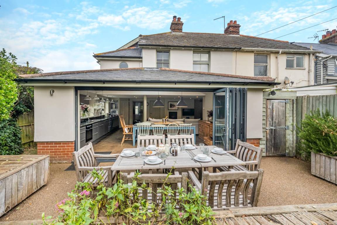 Cottage ∙ 4 Bedrooms ∙ 8 Guests - Southwold