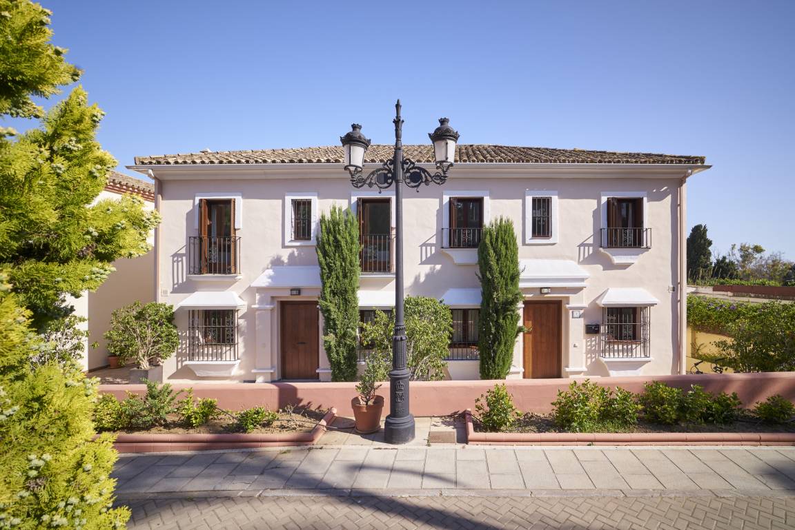 200 M² Villa ∙ 4 Bedrooms ∙ 8 Guests - Marbella