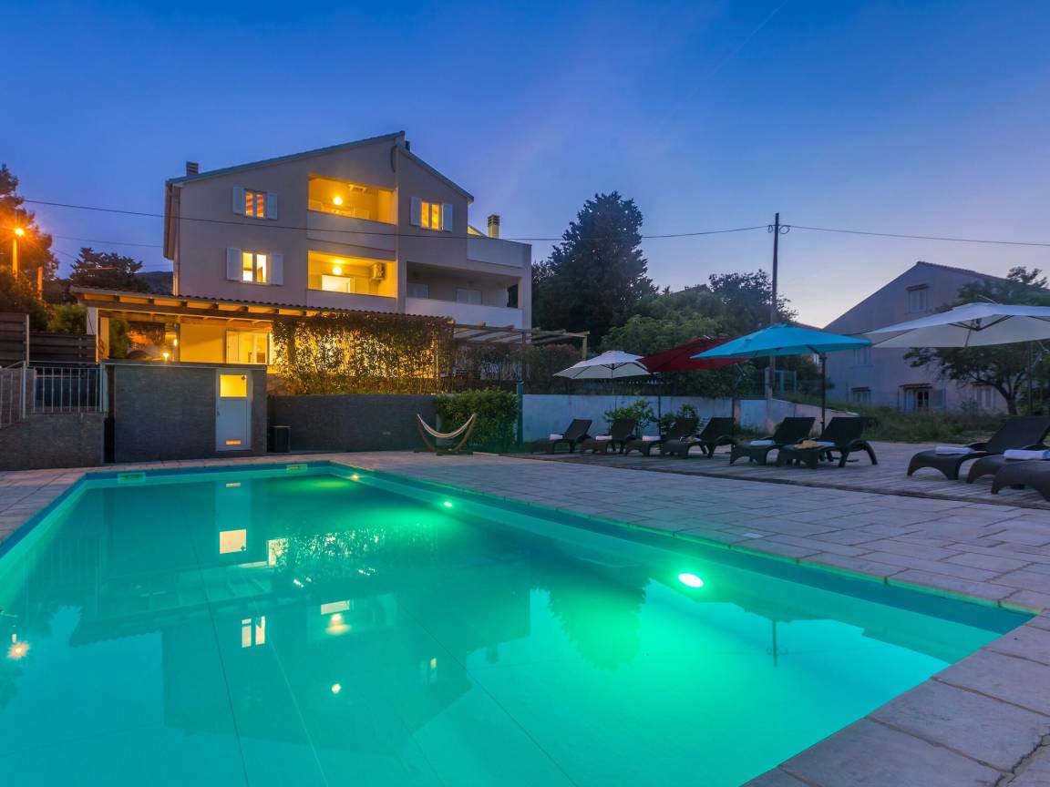 62 M² Huoneisto ∙ 2 Makuuhuonetta ∙ 6 Vierasta - Lussinpiccolo