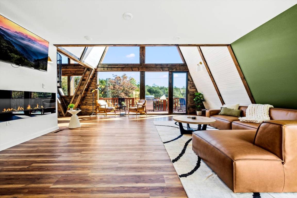 Cabin ∙ 4 Bedrooms ∙ 15 Guests - Dandridge, TN