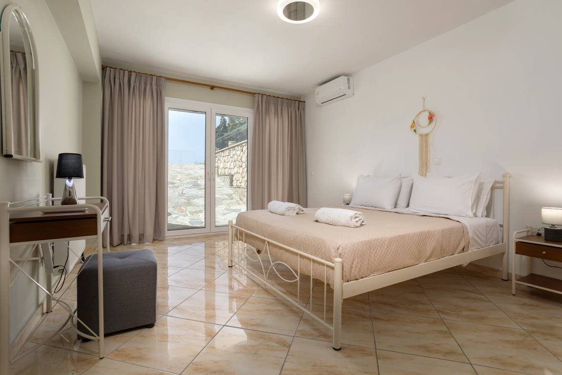 110 M² Apartment ∙ 4 Bedrooms ∙ 8 Guests - Zakynthos