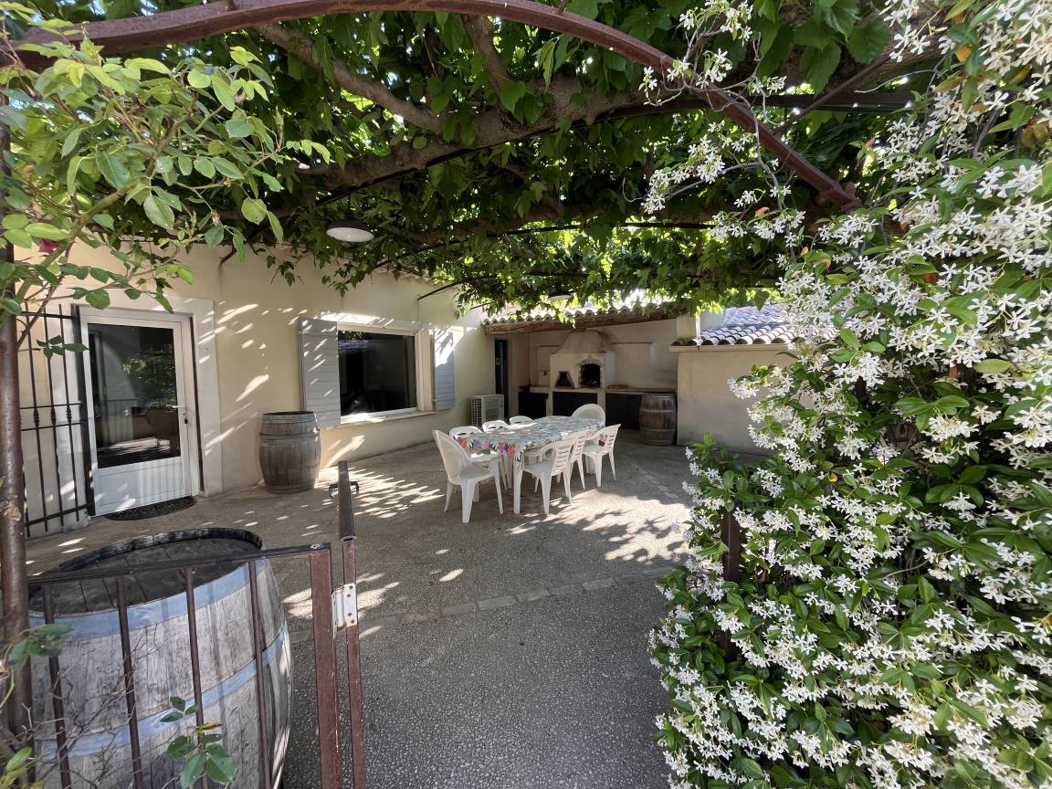 125 M² Maison De Vacances ∙ 4 Chambres ∙ 8 Personnes - Mornas