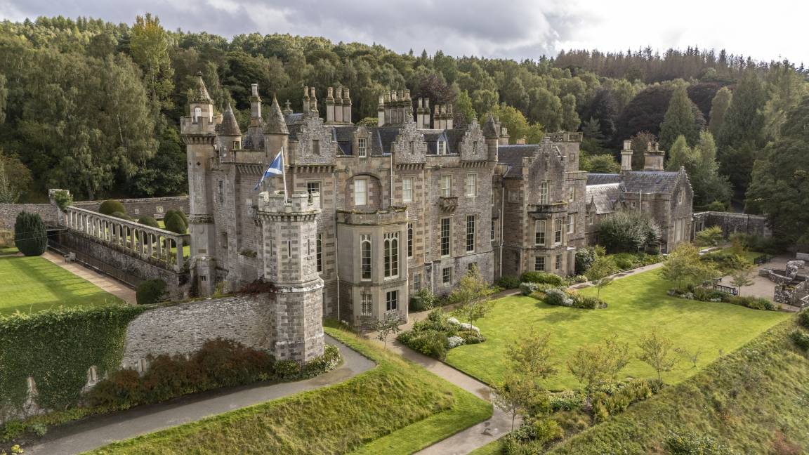 Castle ∙ 8 Bedrooms ∙ 16 Guests - Melrose