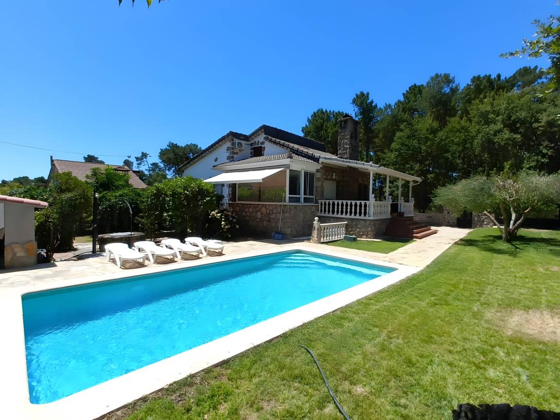 250 M² Maison De Vacances ∙ 4 Chambres ∙ 12 Personnes - La Adrada