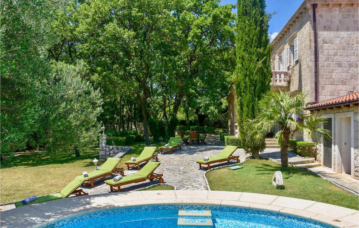 400 M² House ∙ 4 Bedrooms ∙ 8 Guests - Mlini