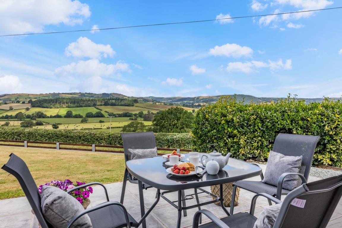 Lodge ∙ 2 Bedrooms ∙ 4 Guests - North Wales
