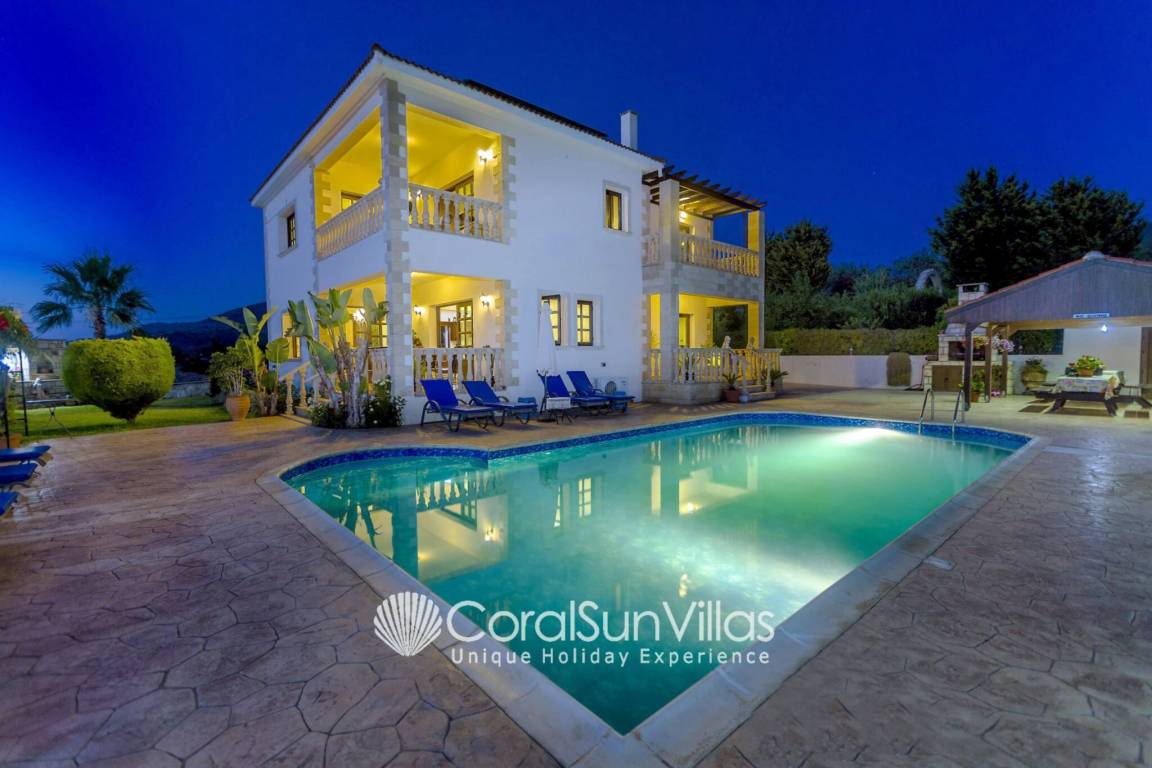 200 M² Villa ∙ 4 Bedrooms ∙ 10 Guests - Argaka