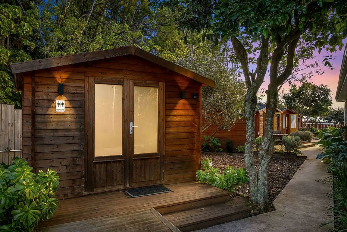 House ∙ 10 Bedrooms ∙ 20 Guests - Manakau