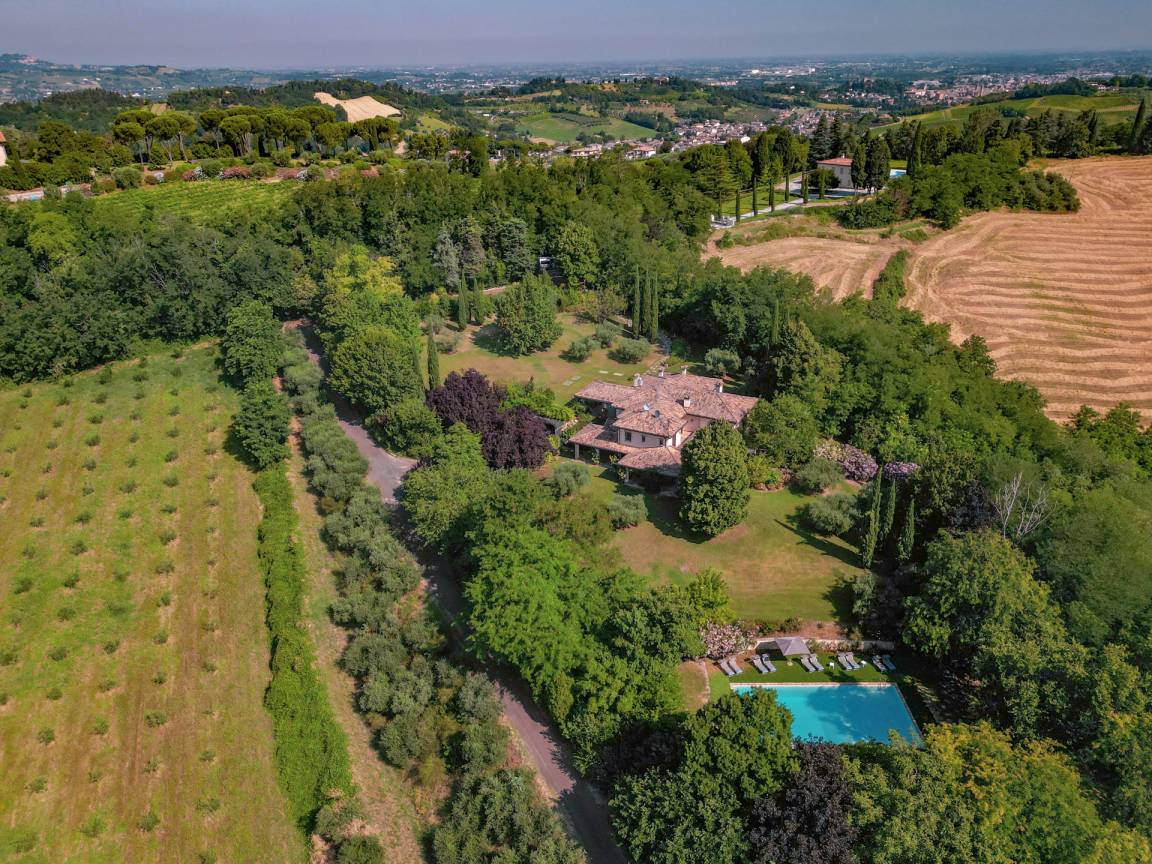 500 M² Villa ∙ 5 Habitaciones ∙ 10 Huéspedes - Cesena