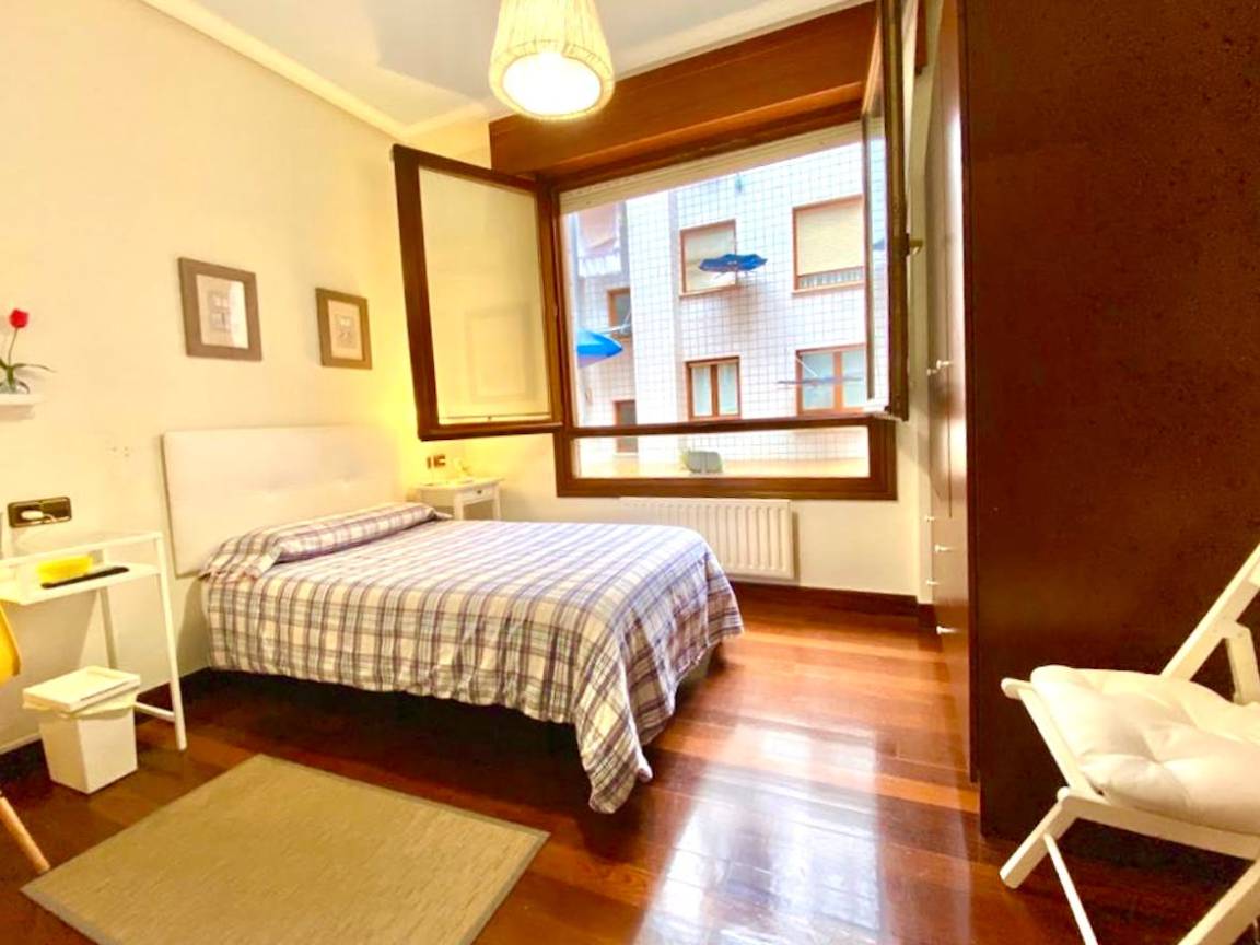 120 M² Private Room ∙ 1 Bedroom ∙ 1 Guest - Bilbao