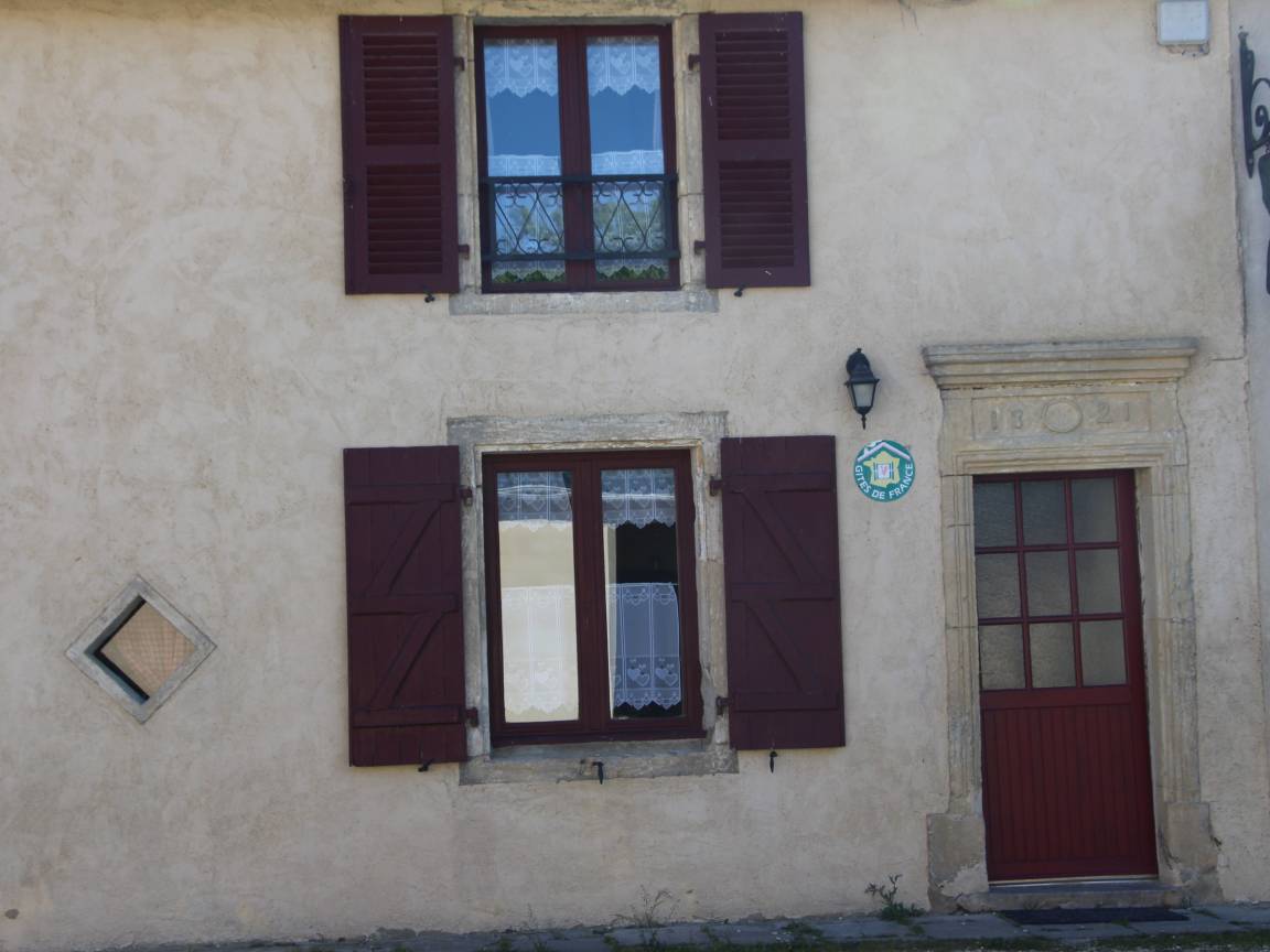 115 M² Cottage ∙ 3 Bedrooms ∙ 6 Guests - Stenay