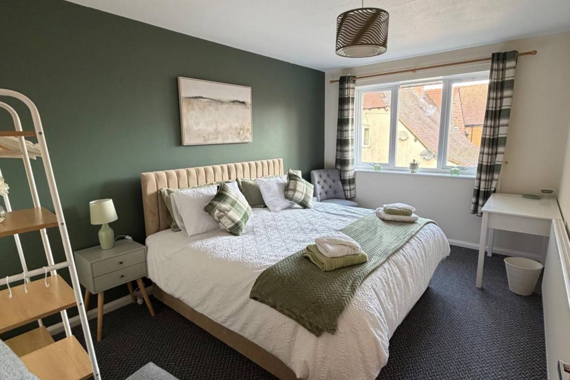 90 M² Ferienwohnung ∙ 2 Schlafzimmer ∙ 7 Gäste - Coventry