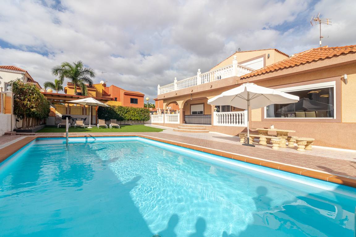 281 M² Chalet ∙ 4 Habitaciones ∙ 8 Huéspedes - Gran Canaria