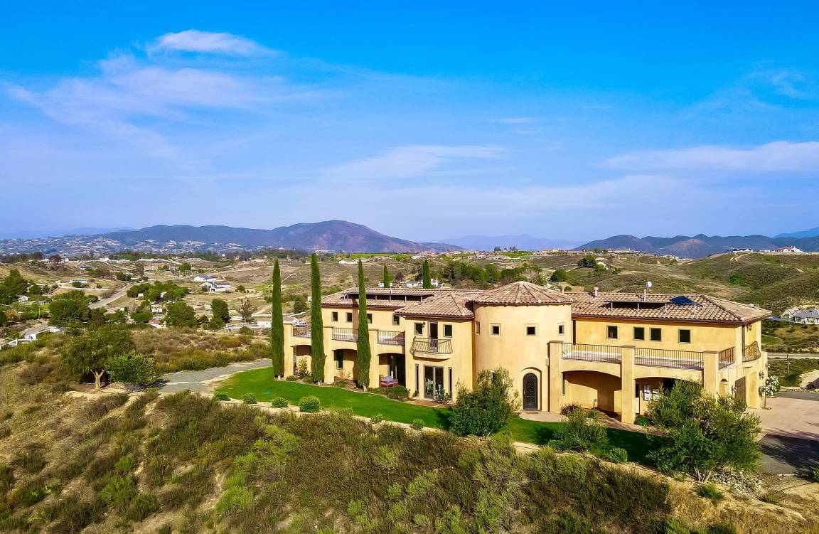 472 M² Villa ∙ 5 Bedrooms ∙ 10 Guests - Temecula, CA