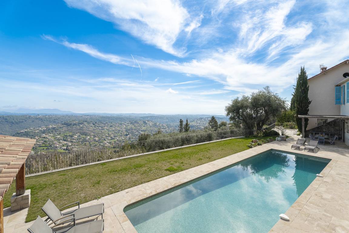 200 M² Villa ∙ 4 Slaapkamers ∙ 10 Gasten - Carros