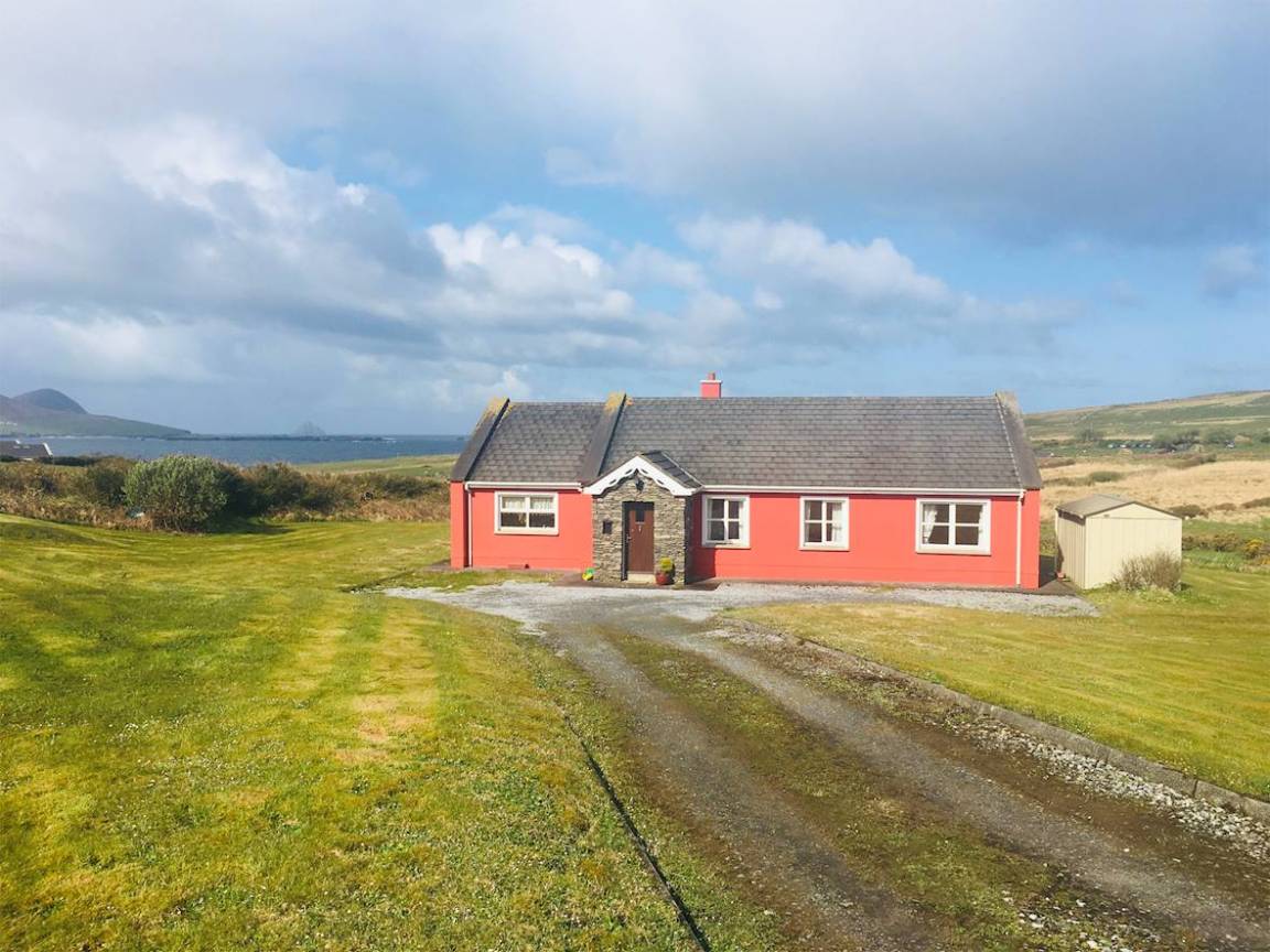 Cottage ∙ 4 Bedrooms ∙ 7 Guests - Dingle Peninsula