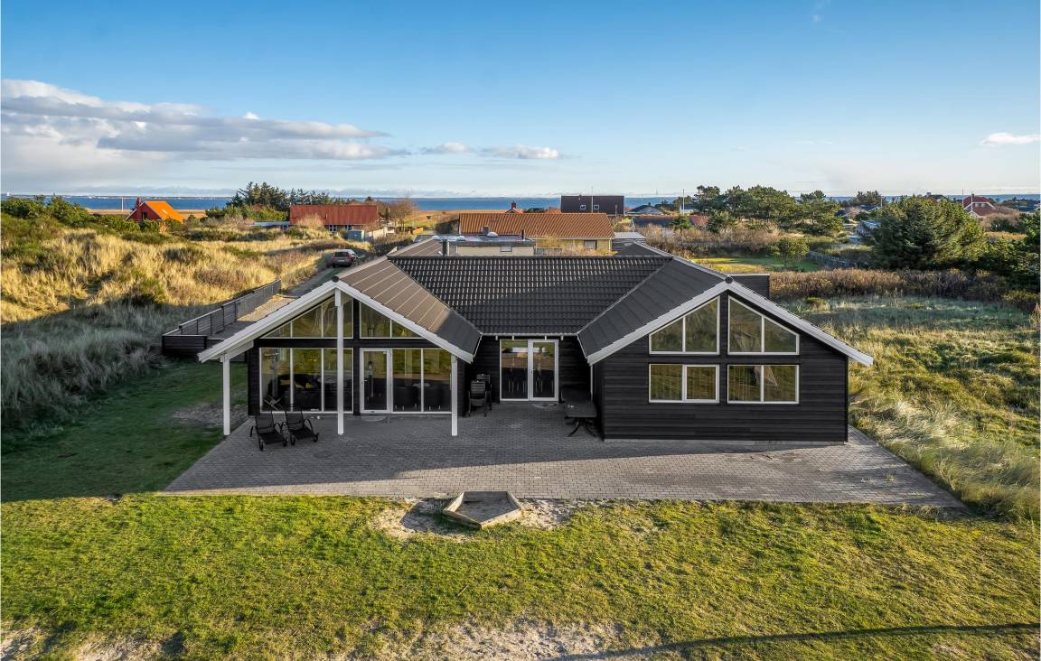 300 M² Ferienhaus ∙ 7 Schlafzimmer ∙ 18 Gäste - Hvide Sande
