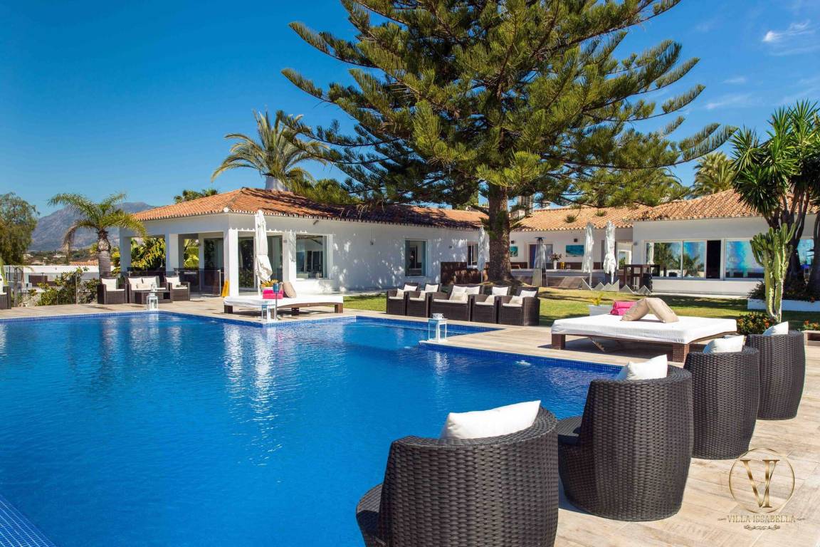 925 M² Villa ∙ 8 Bedrooms ∙ 15 Guests - Marbella