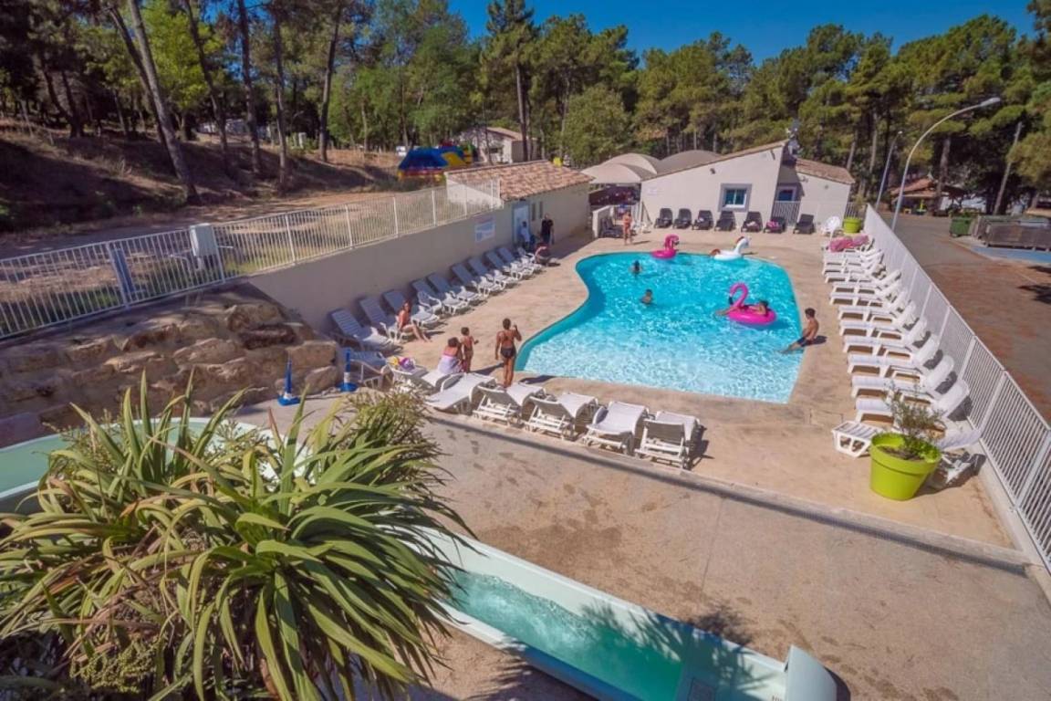 20 M² Camping ∙ 1 Chambre ∙ 2 Personnes - Bollène