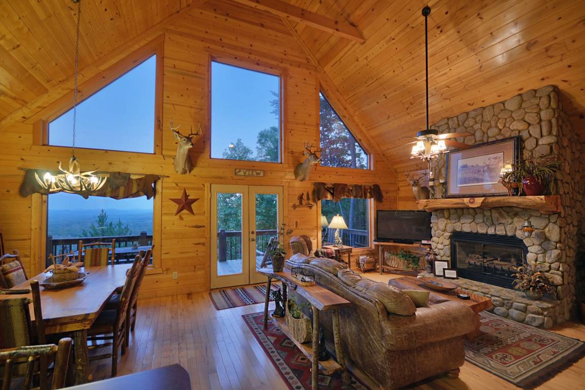 223 M² Cabin ∙ 3 Bedrooms ∙ 8 Guests - Blue Ridge, GA