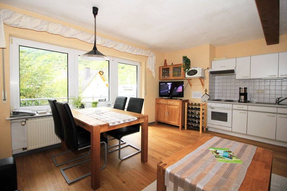 65 M² Ferienwohnung ∙ 2 Schlafzimmer ∙ 4 Gäste - Valwig