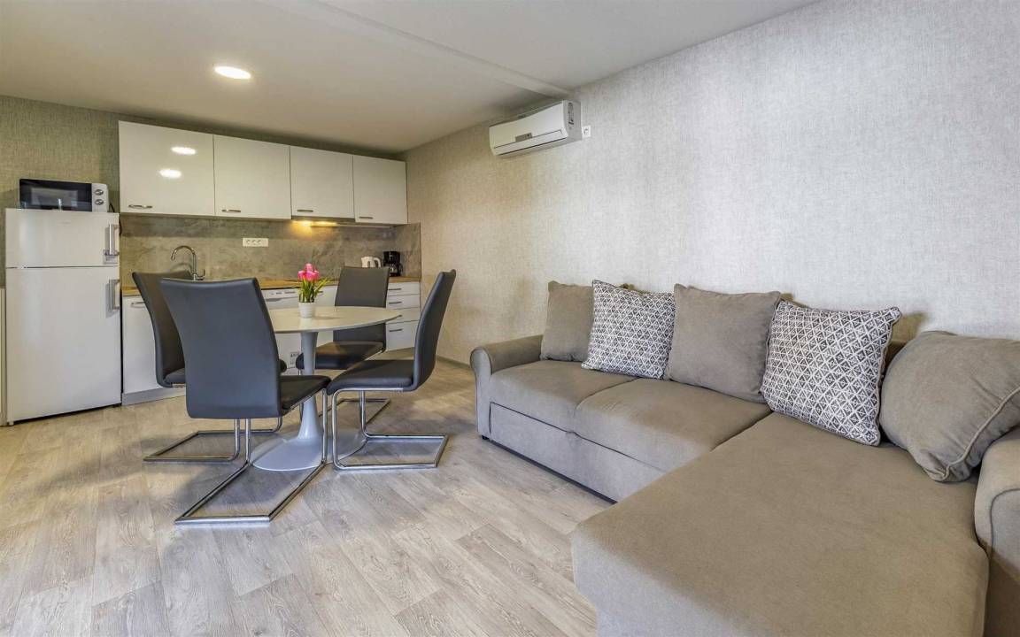 40 M² Asuntovaunu ∙ 2 Makuuhuonetta ∙ 6 Vierasta - Pola