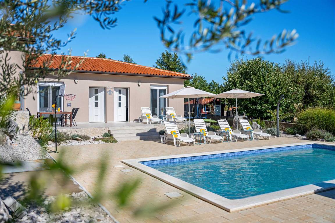 70 M² Apartment ∙ 2 Bedrooms ∙ 6 Guests - Labin