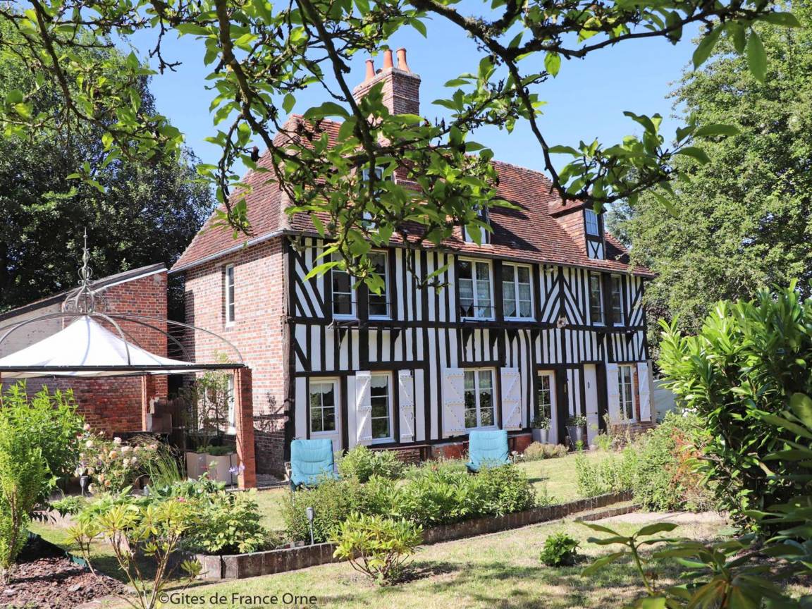 110 M² Casa Rural ∙ 3 Habitaciones ∙ 5 Huéspedes - Orne