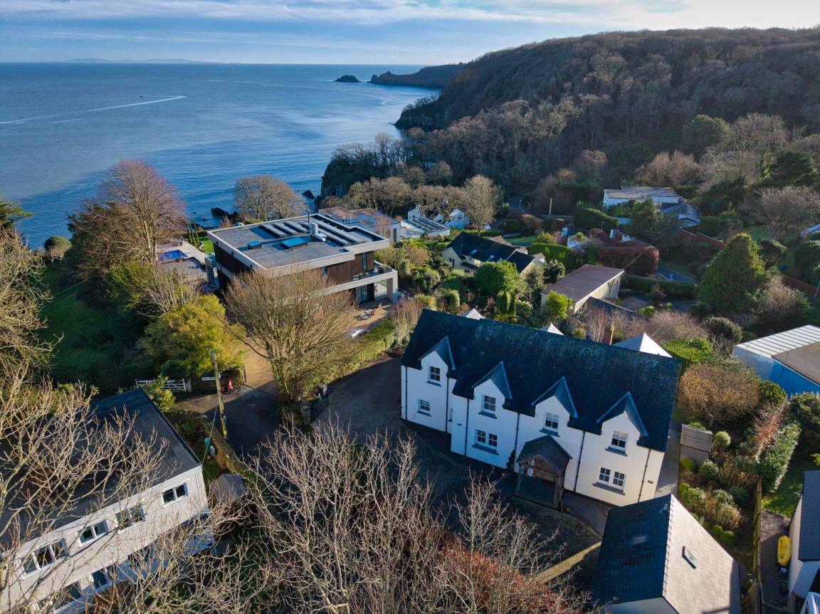 279 M² House ∙ 4 Bedrooms ∙ 9 Guests - Tenby