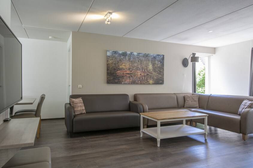 275 M² Bungalow ∙ 9 Slaapkamers ∙ 22 Gasten - Breda