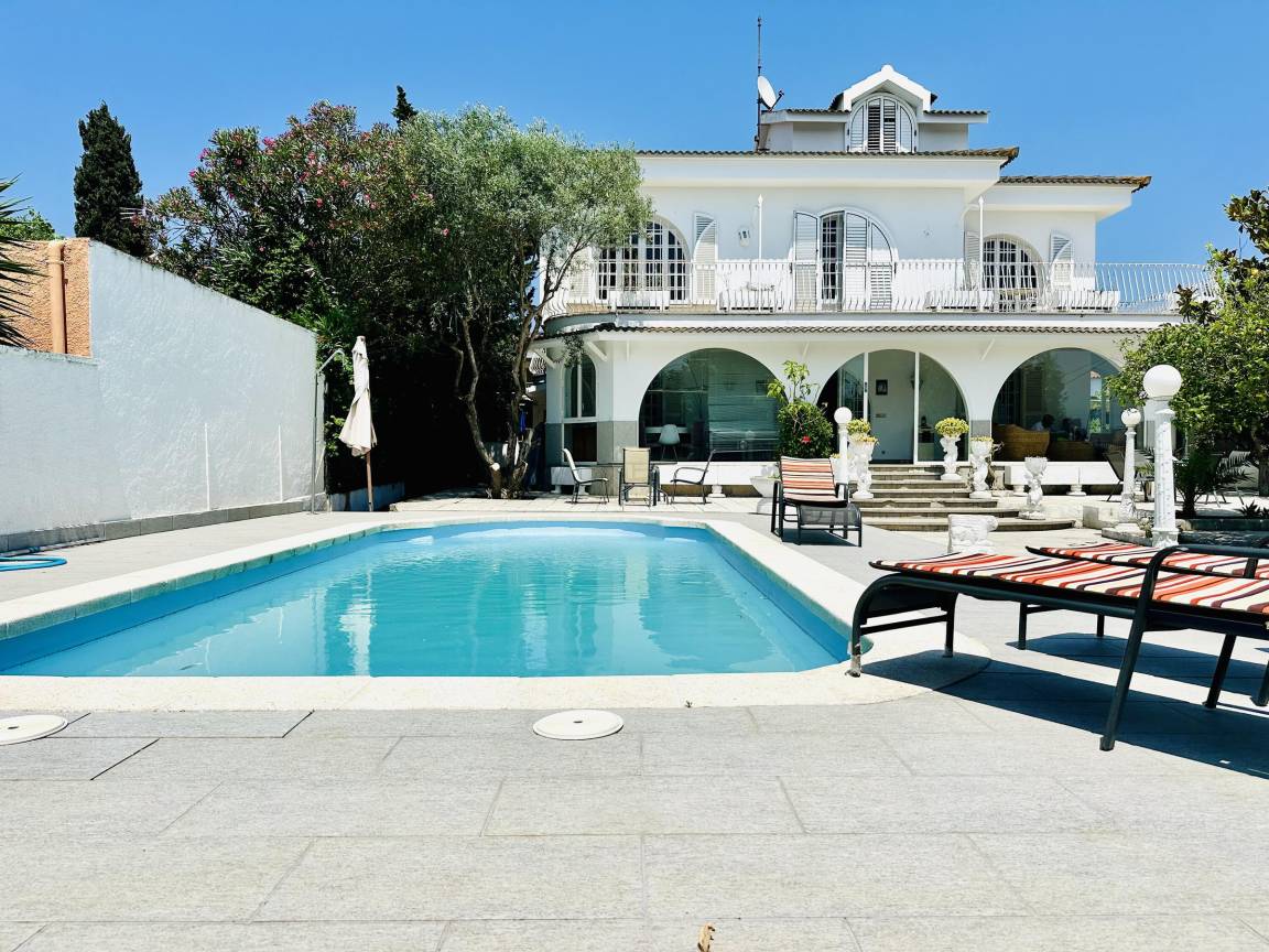 185 M² House ∙ 4 Bedrooms ∙ 11 Guests - Cadaqués