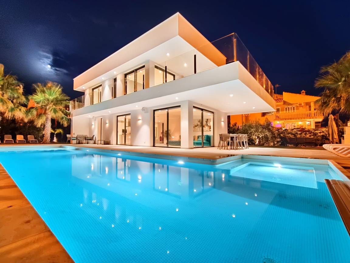 223 M² Villa ∙ 4 Bedrooms ∙ 8 Guests - La Manga