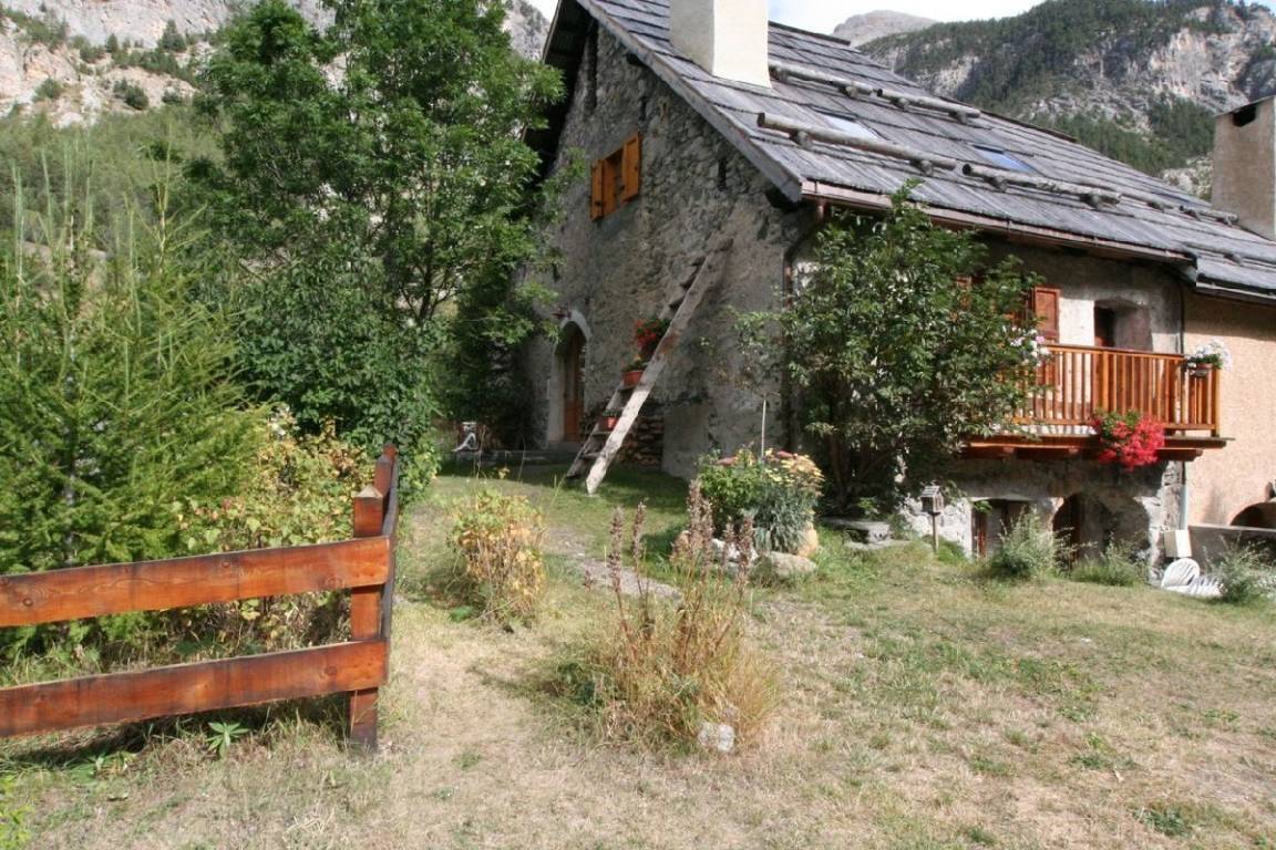 110 M² Gîte ∙ 3 Chambres ∙ 6 Personnes - Névache