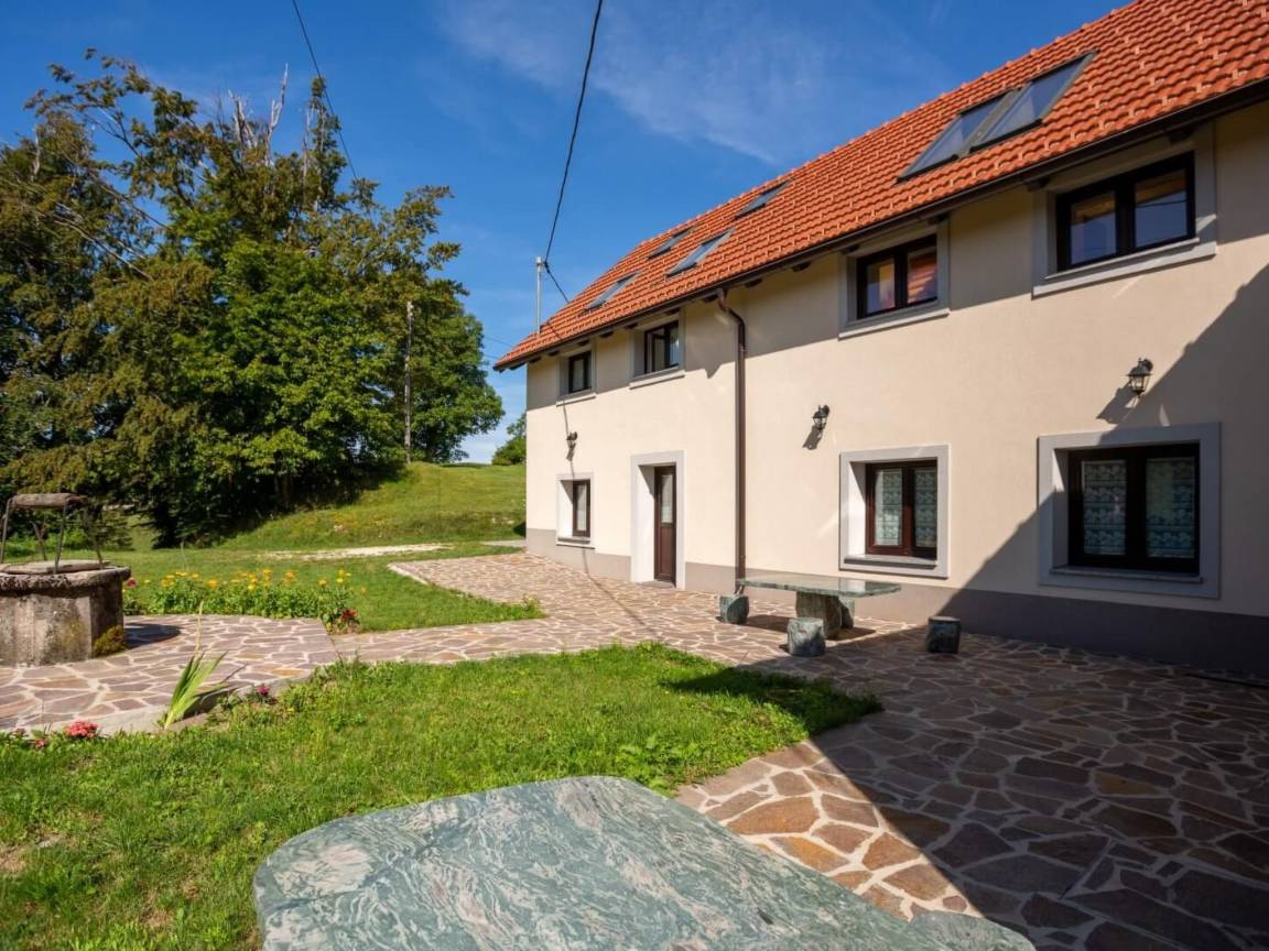 106 M² Apartment ∙ 4 Guests - Slap