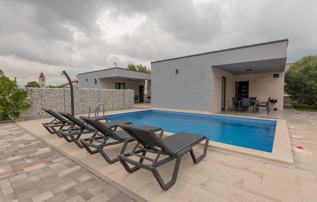 72 M² Villa ∙ 2 Bedrooms ∙ 6 Guests - Vir