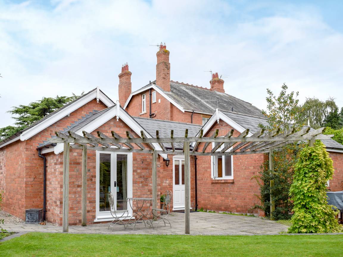 Cottage ∙ 2 Bedrooms ∙ 4 Guests - West Midlands