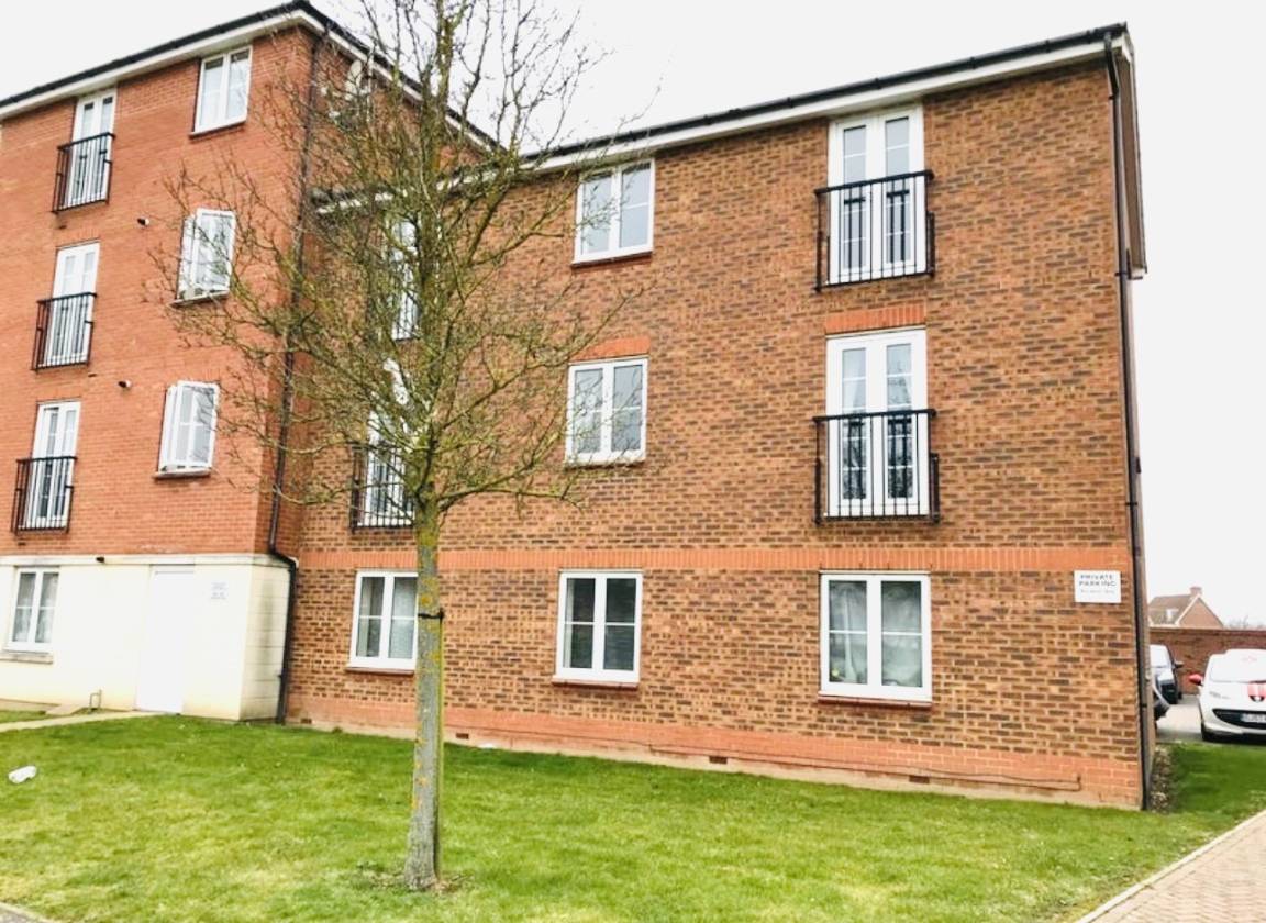 70 M² Apartment ∙ 1 Bedroom ∙ 5 Guests - St Albans