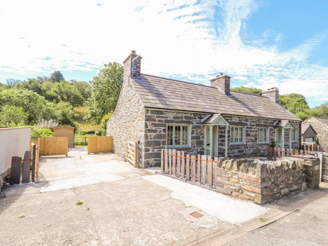 Cottage ∙ 3 Bedrooms ∙ 5 Guests - Bangor
