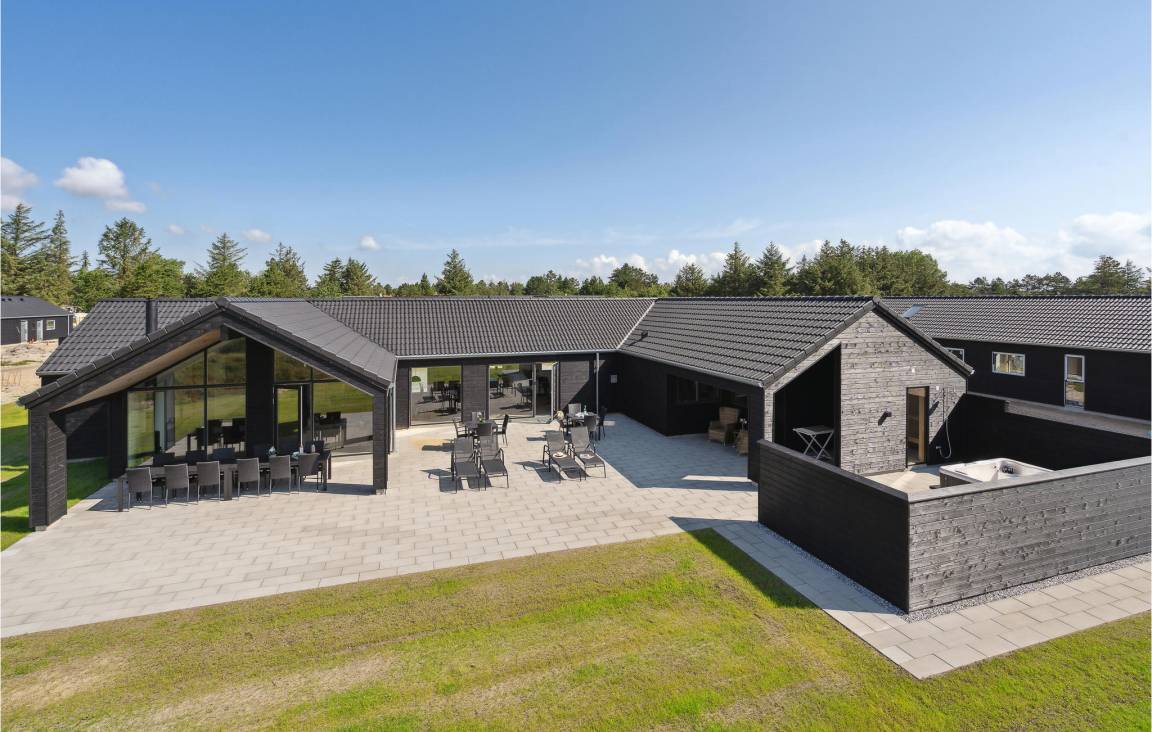 253 M² Ferienhaus ∙ 8 Schlafzimmer ∙ 20 Gäste - List