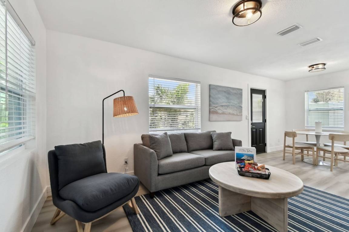 Apartment ∙ 1 Bedroom ∙ 4 Guests - Treasure Island, FL