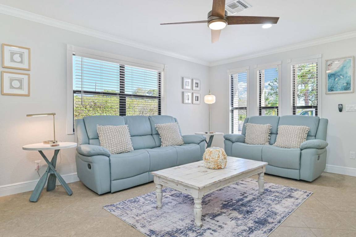 Apartment ∙ 2 Bedrooms ∙ 4 Guests - Florida
