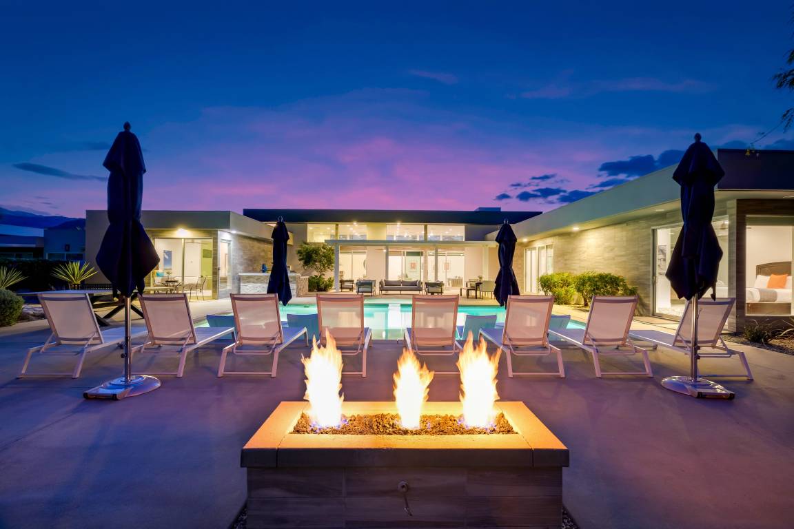 3599 M² House ∙ 16 Bedrooms ∙ 40 Guests - California