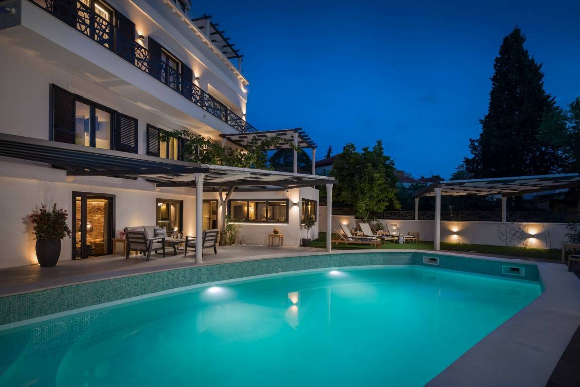 390 M² Villa ∙ 8 Habitaciones ∙ 14 Huéspedes - Zadar