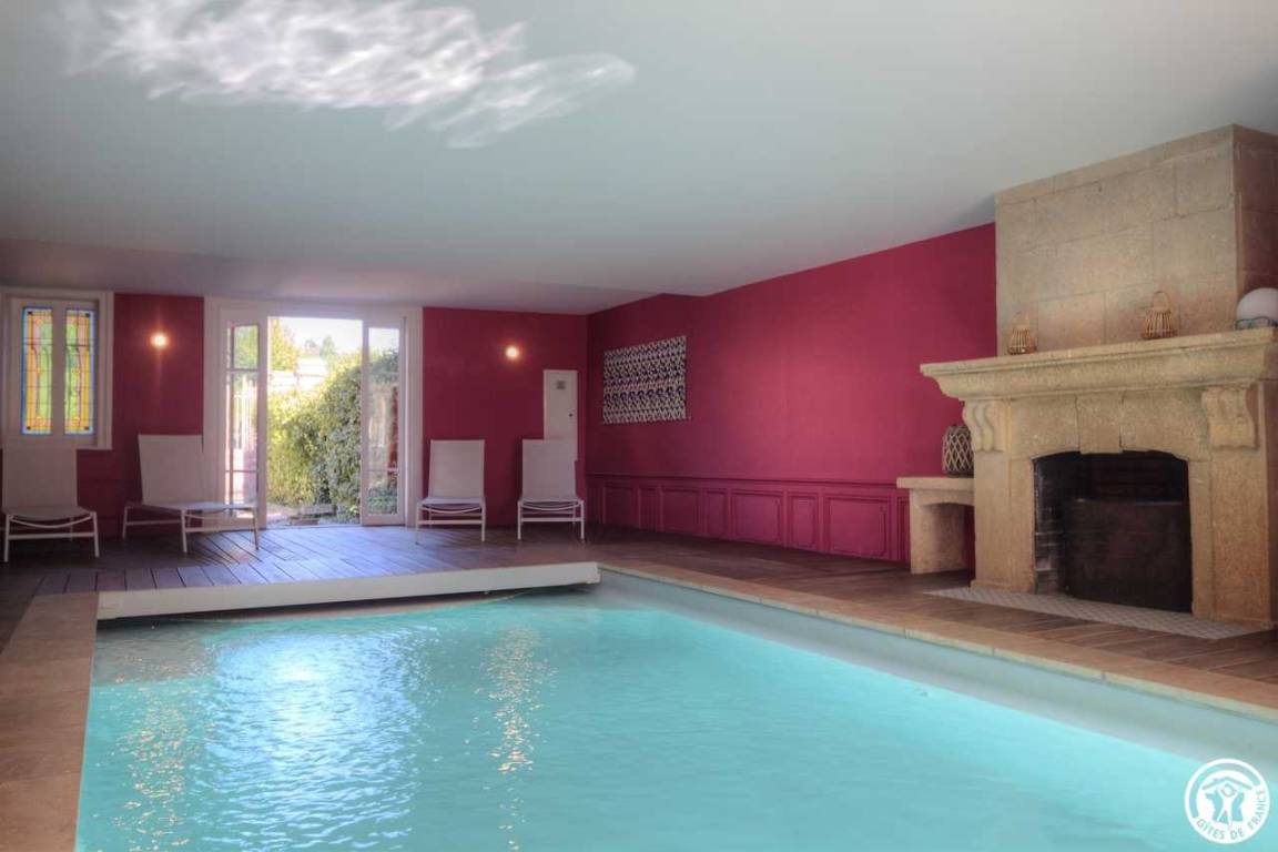 330 M² Gîte ∙ 6 Chambres ∙ 15 Personnes - Ain