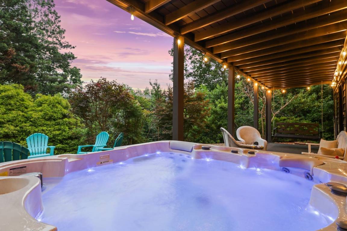 House ∙ 5 Bedrooms ∙ 12 Guests - Blue Ridge, GA