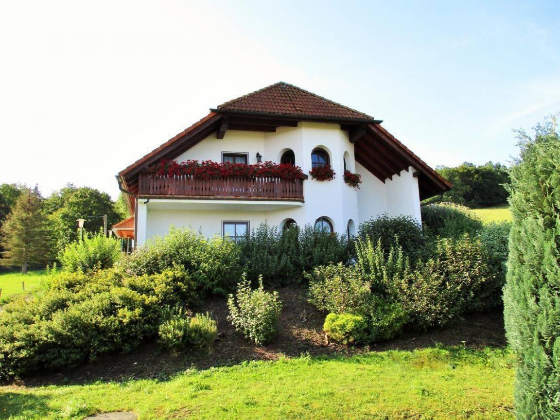 100 M² Ferienwohnung ∙ 2 Schlafzimmer ∙ 4 Gäste - Waltershausen