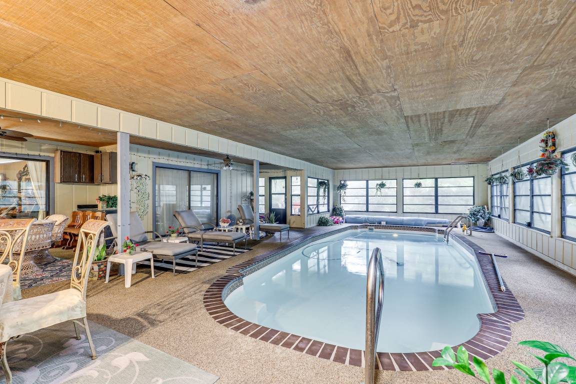 306 M² House ∙ 4 Bedrooms ∙ 8 Guests - Brandon, MB