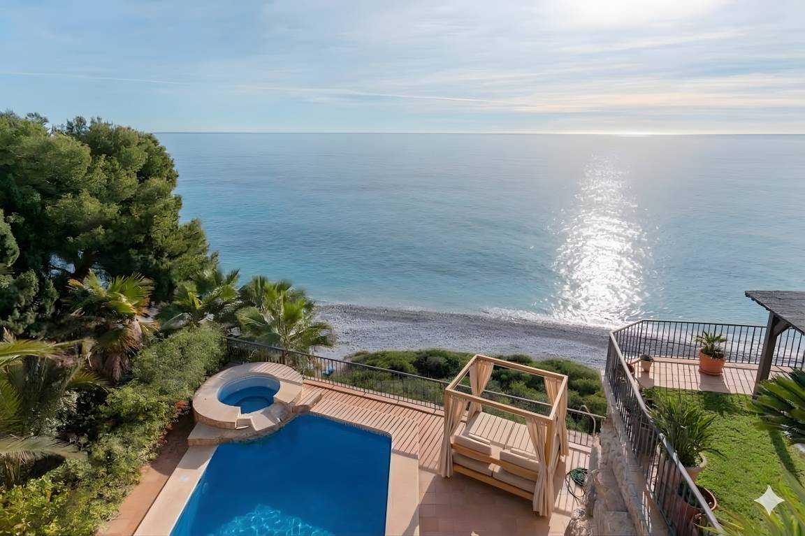 700 M² Villa ∙ 7 Bedrooms ∙ 16 Guests - El Campello