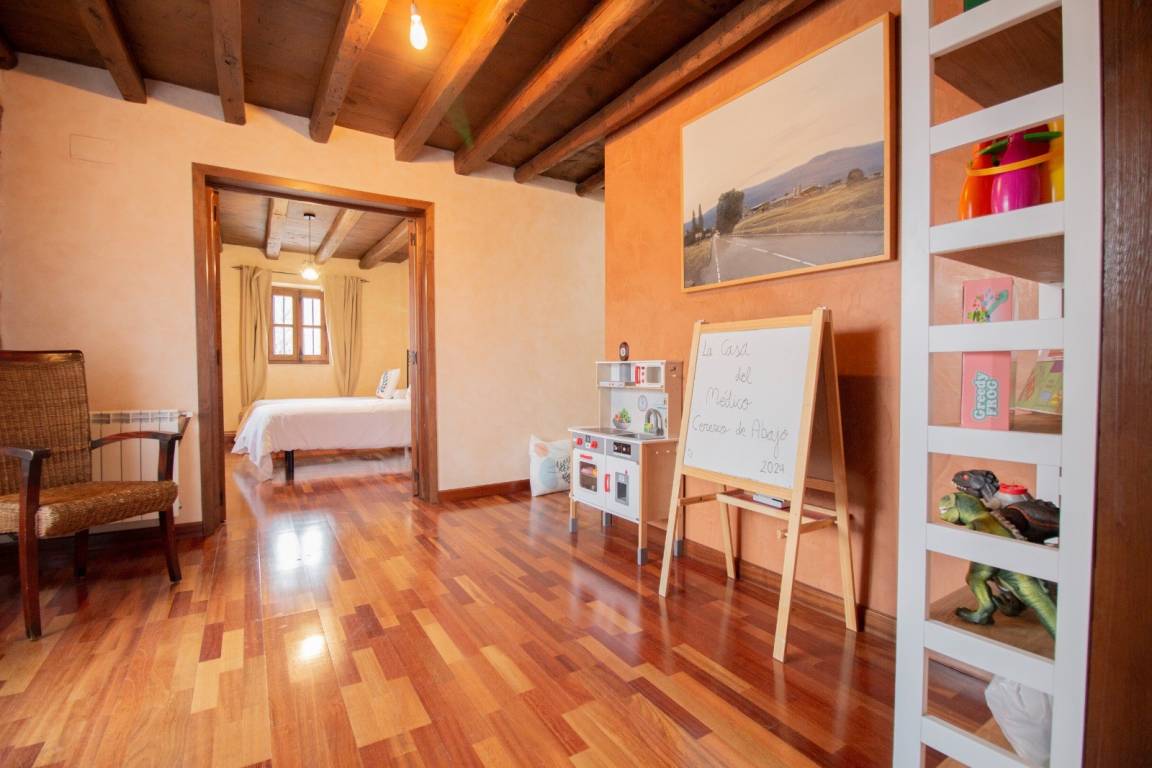 250 M² Ferienhaus ∙ 6 Schlafzimmer ∙ 15 Gäste - Cerezo de Abajo